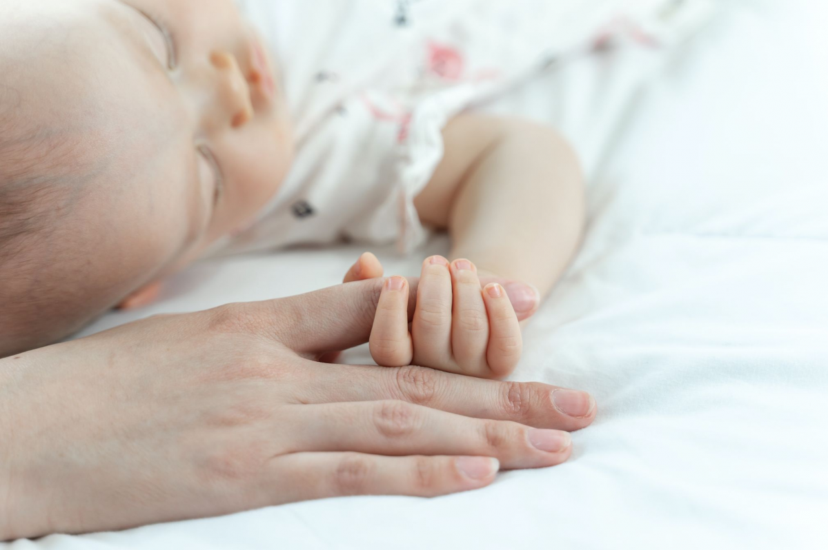 Apa Itu Depresi Postpartum dan Apakah Sama Seperti Baby Blues? | YesDok Apa Itu Depresi Postpartum dan Apakah Sama Seperti Baby Blues? | YesDok